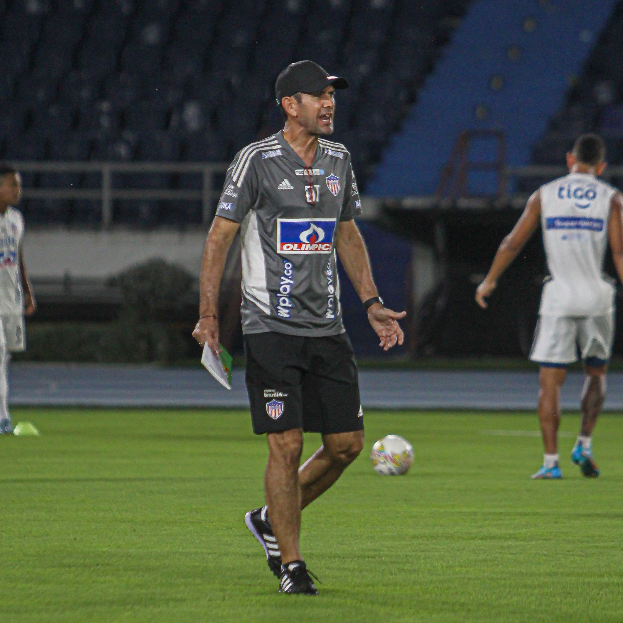 ¿Qué pasará con Cetré, Deossa y Uribe? Arturo Reyes responde – Junior a ...